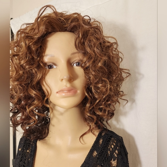 Isis | Hair | Nwot Isis Red Carpet Priemier Wig | Poshmark
